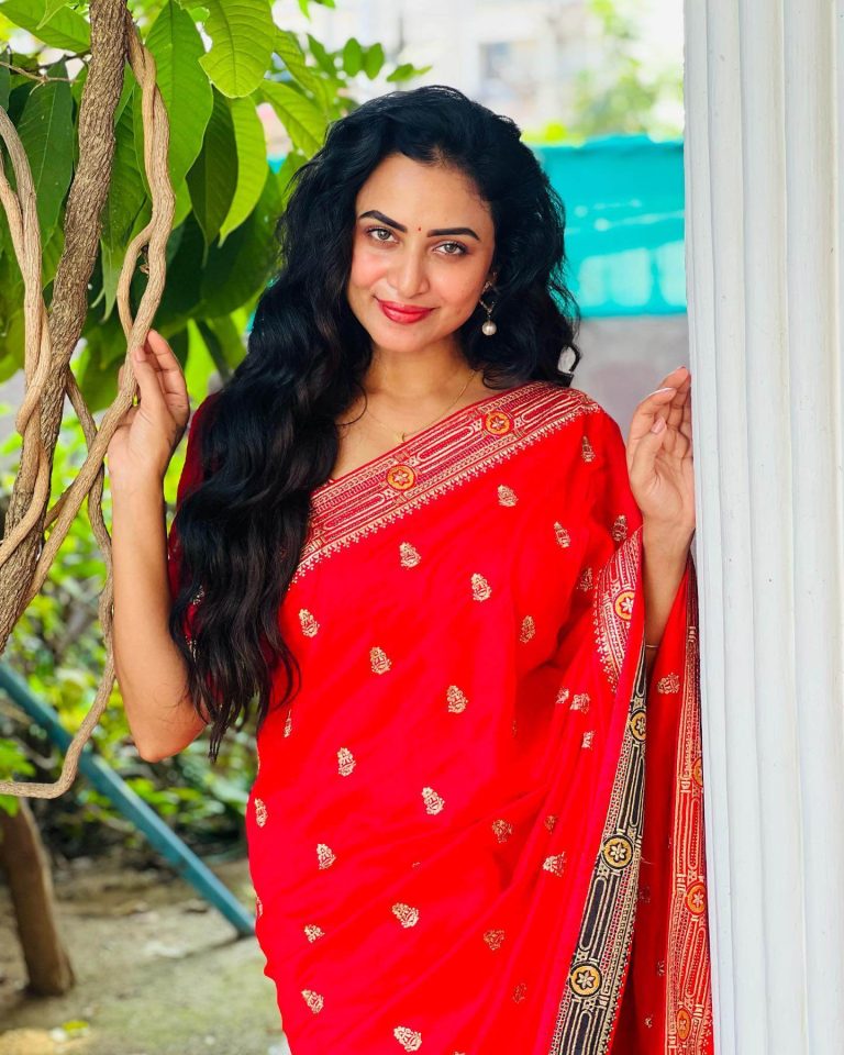 Vera Maari Office Tamil Series First Look Poster Revealed