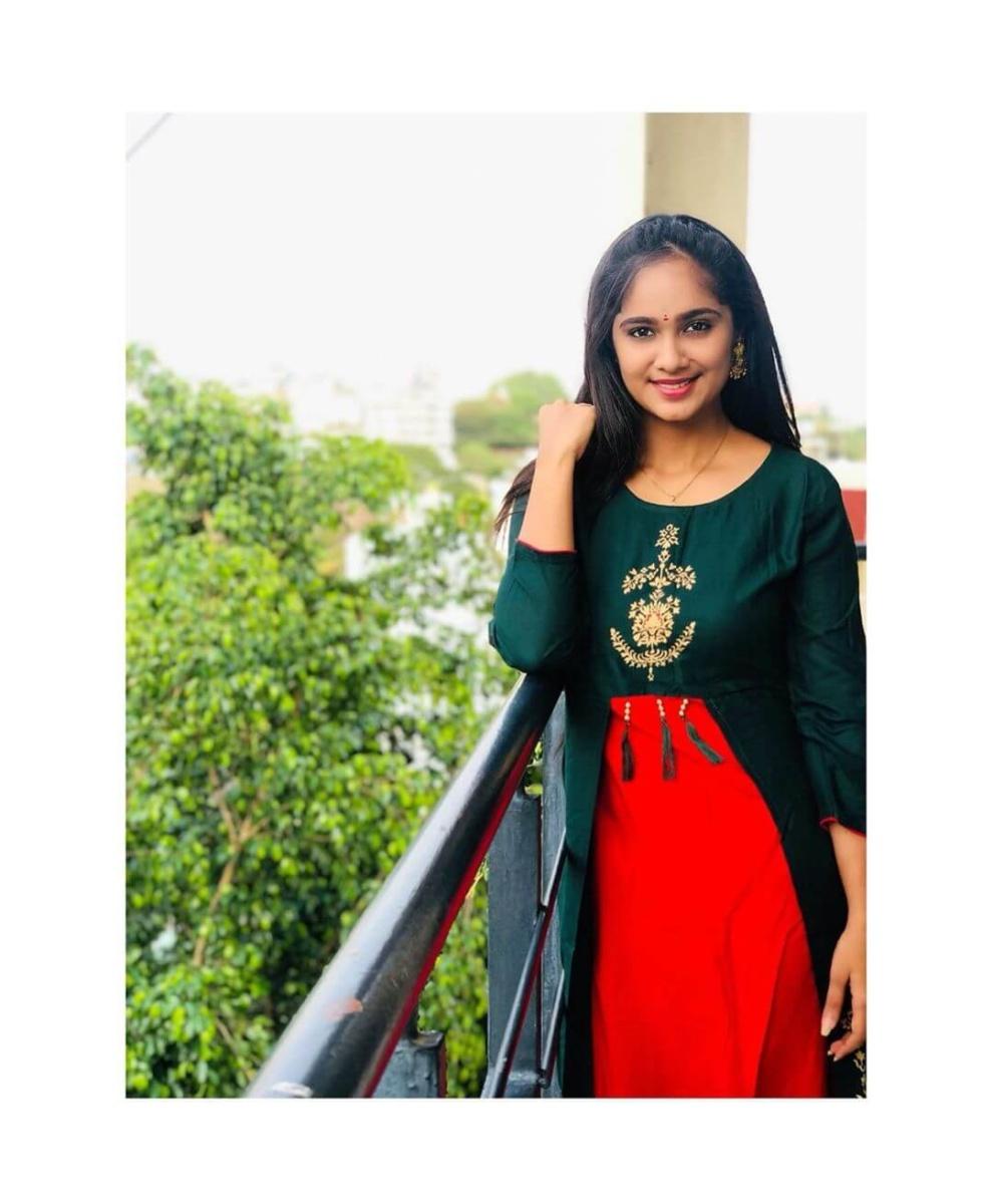 Tejaswini Gowda Bio, Age, Boyfriend, Wiki, Height, Serial, Photos