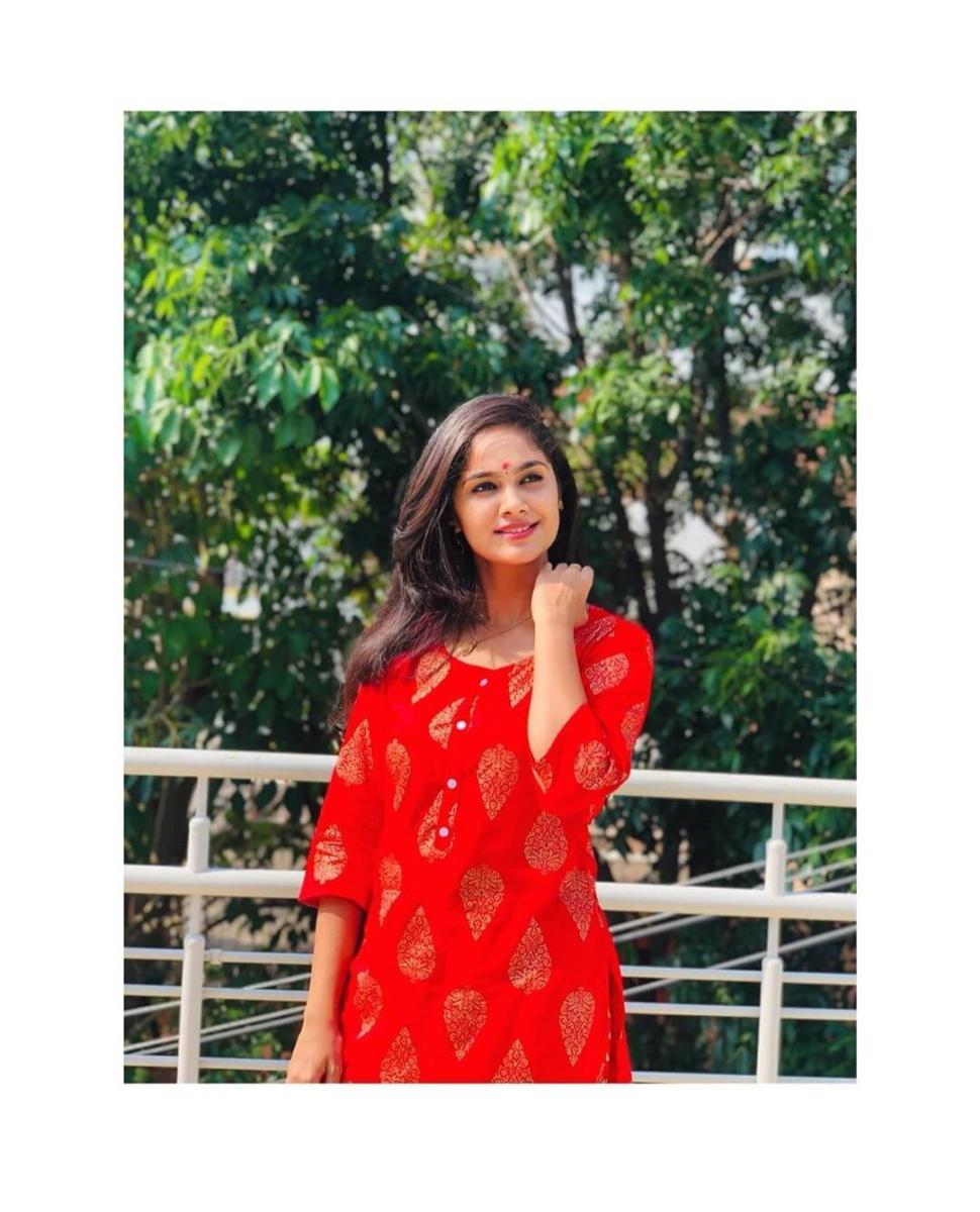 Tejaswini Gowda Bio, Age, Boyfriend, Wiki, Height, Serial, Photos