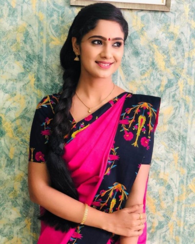 Tejaswini Gowda Bio, Age, Boyfriend, Wiki, Height, Serial, Photos